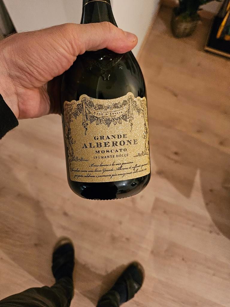 NV Provinco Moscato Grande Alberone, Italy, Veneto, Veneto IGT ...
