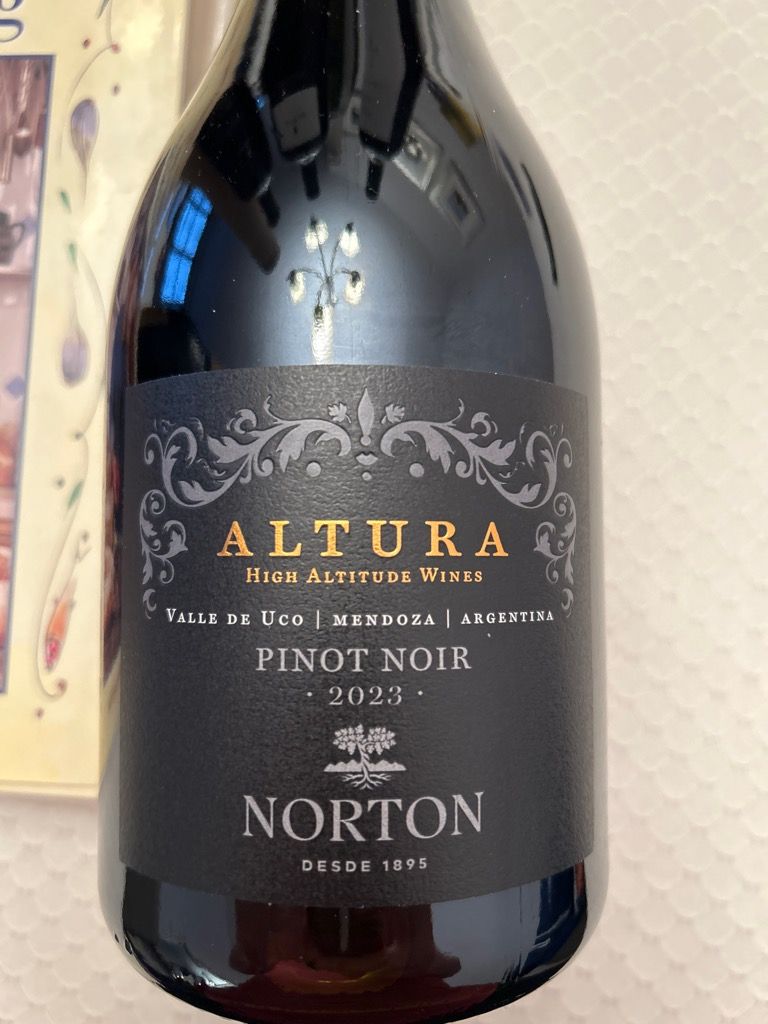 2022 Bodega Norton Pinot Noir Altura, Argentina, Mendoza, Valle de Uco - CellarTracker