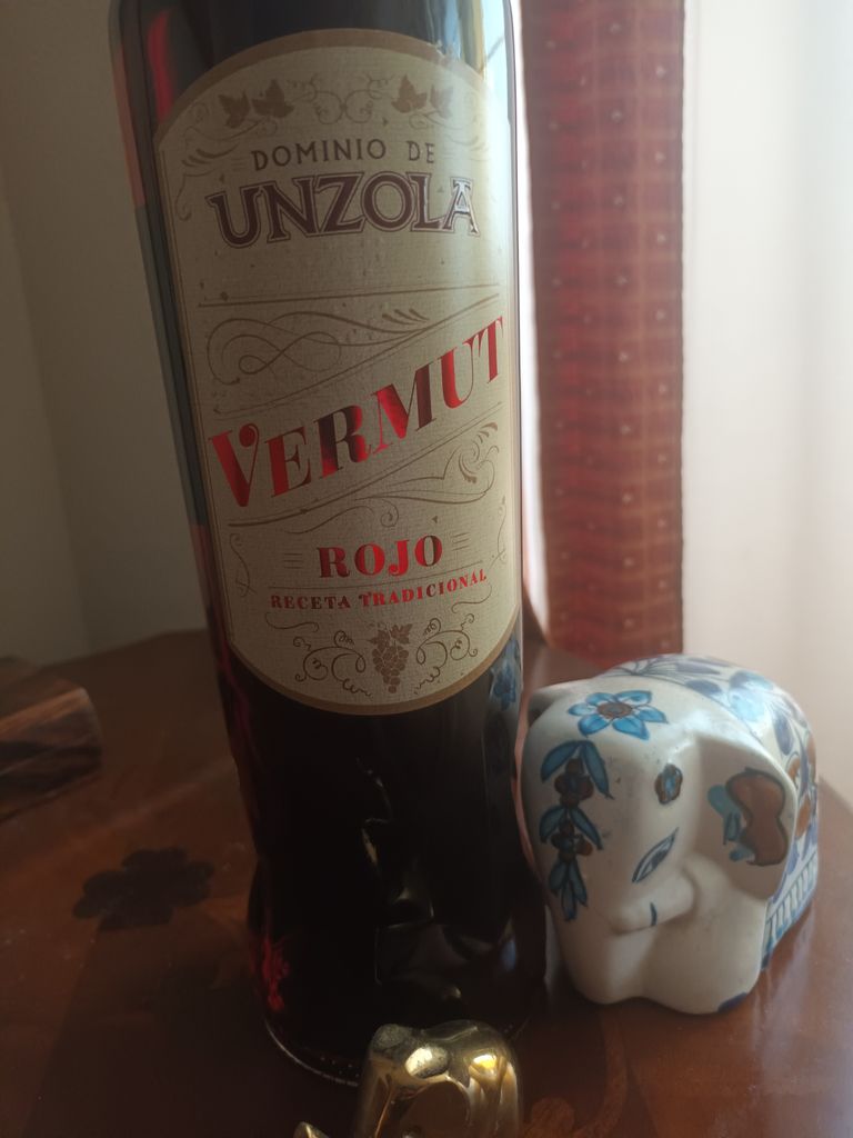 NV Bodegas y Destilerías Vidal Dominio de Unzola Vermut Rojo, Spain ...