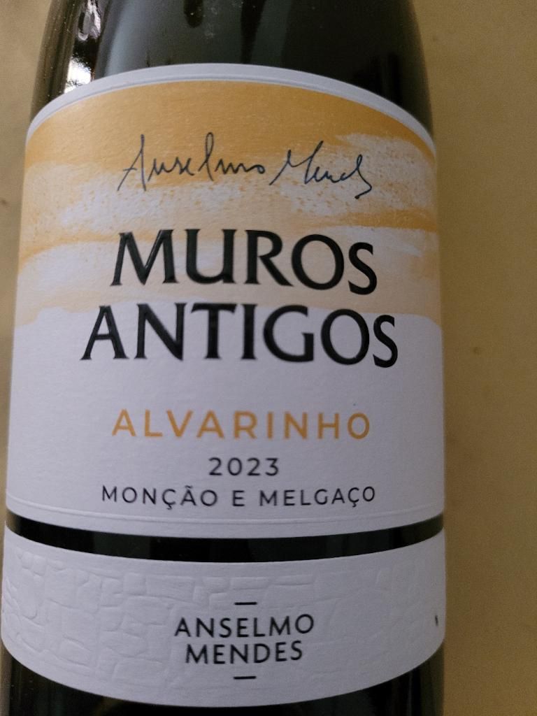 2024 Anselmo Mendes Alvarinho Vinho Verde Muros Antigos, Portugal ...
