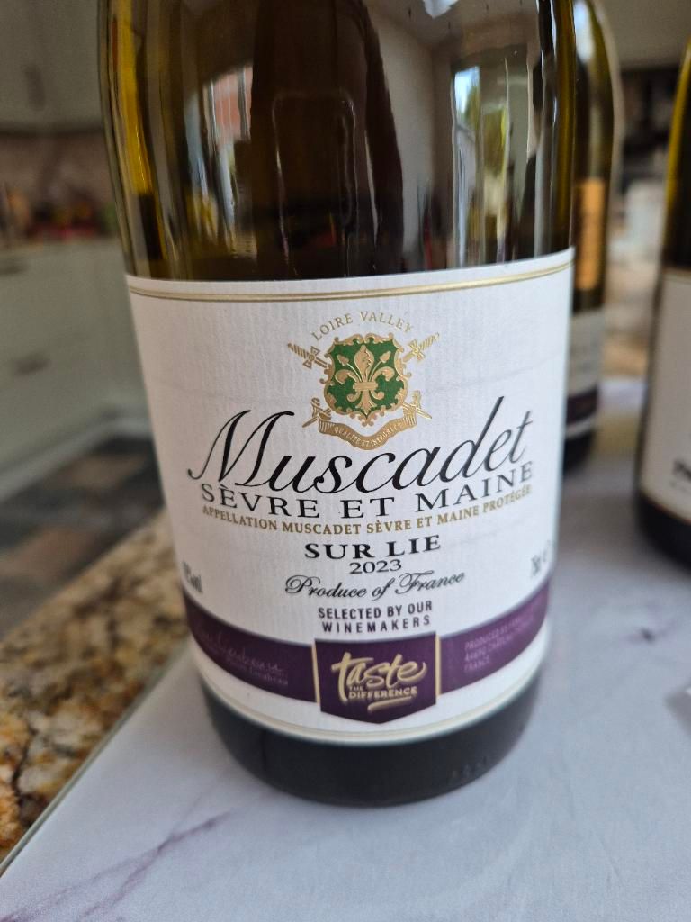 2023 Domaine de L'Erriére Muscadet de Sèvre-et-Maine sur lie, France ...