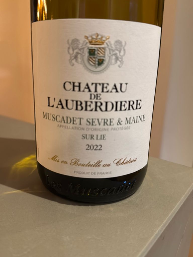 2022 Château de l'Auberdiere Muscadet de Sèvre-et-Maine sur lie, France ...