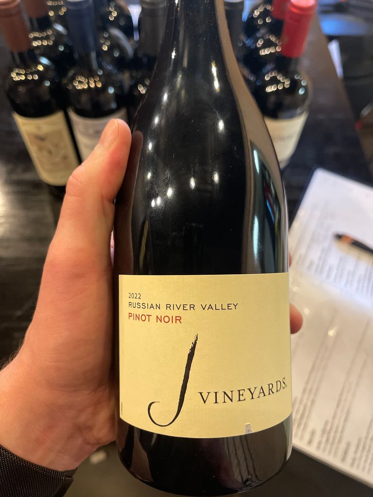2022 J Vineyards & Winery Pinot Noir Russian River Valley, USA ...