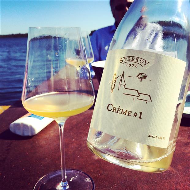 2015 Strekov 1075 Crème #1, Slovakia, Južnoslovenská - CellarTracker