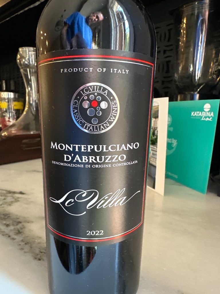 2022 LC Villa Montepulciano d'Abruzzo, Italy, Abruzzi, Montepulciano d ...