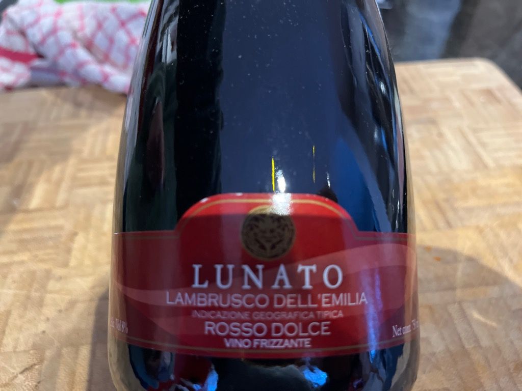 NV Medici Ermete e Figli Lunato Rosso Dolce Lambrusco dell'Emilia IGT, Italy, Emilia-Romagna ...