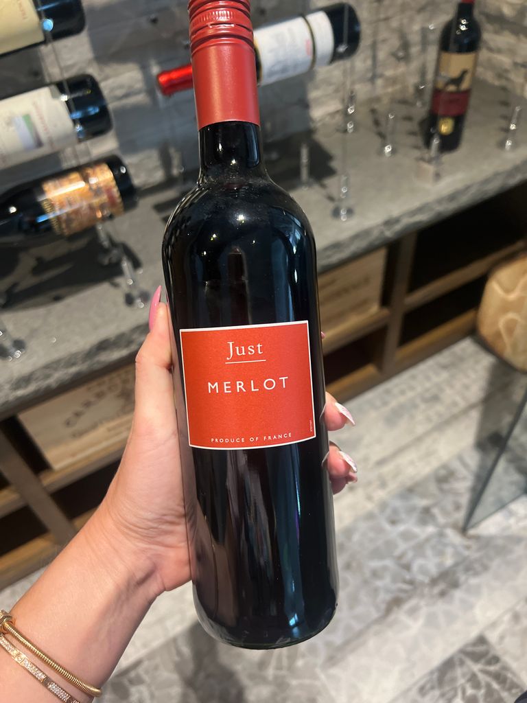 2022 Les Grands Chais de France Merlot Vin de Pays d'Oc Just, France ...