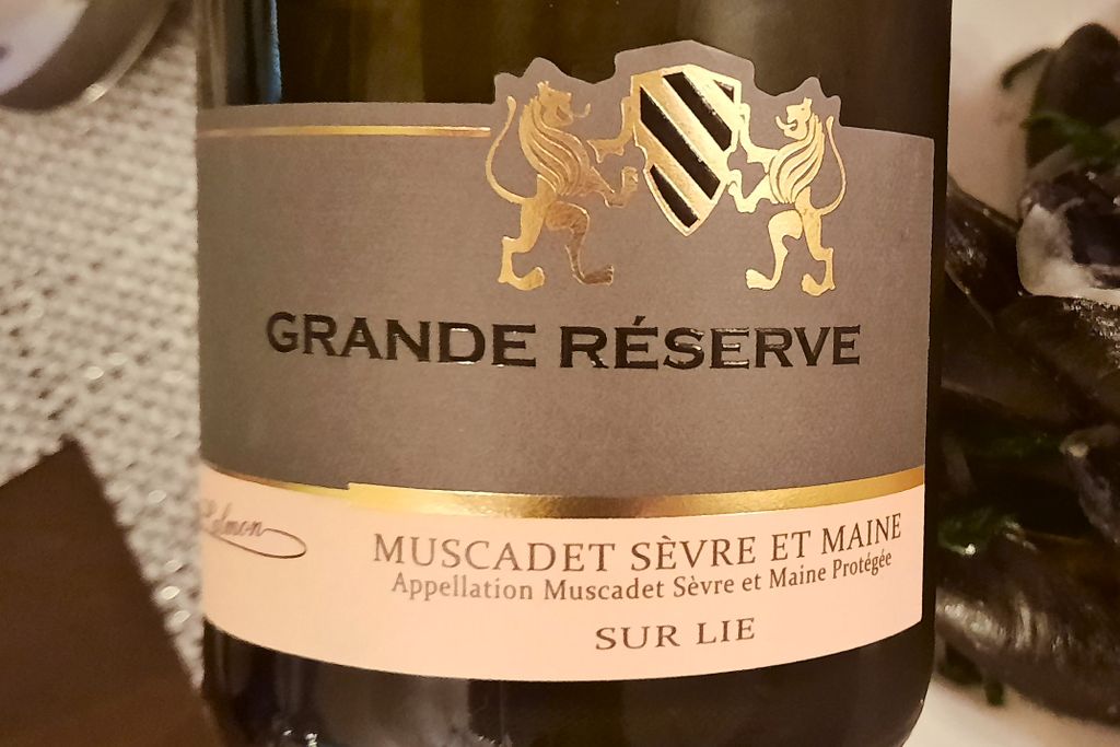 2021 Domaine Salmon Muscadet de Sèvre-et-Maine Sur Lie Grande Réserve ...