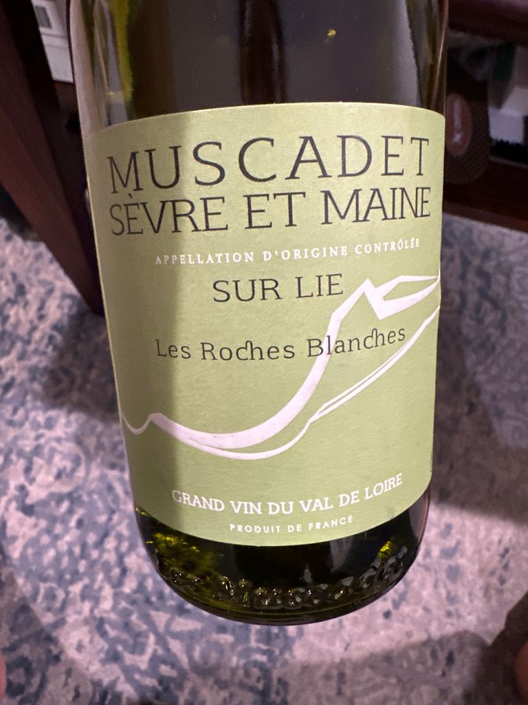2021 Les Roches Blanches Muscadet de Sèvre-et-Maine sur lie, France ...