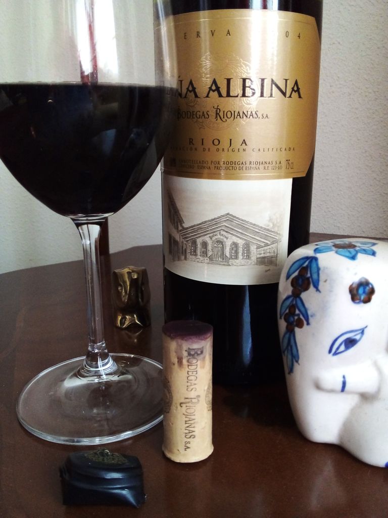 2004 Bodegas Riojanas Rioja Viña Albina Reserva, Spain, La Rioja, Rioja ...