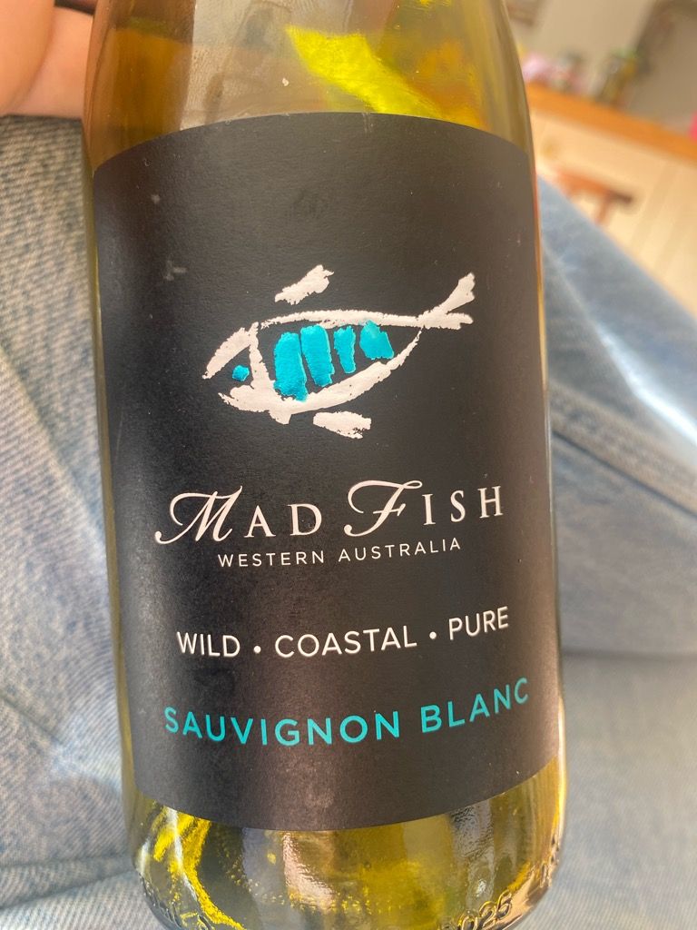 2023 Mad Fish Sauvignon Blanc, Australia, Western Australia - CellarTracker