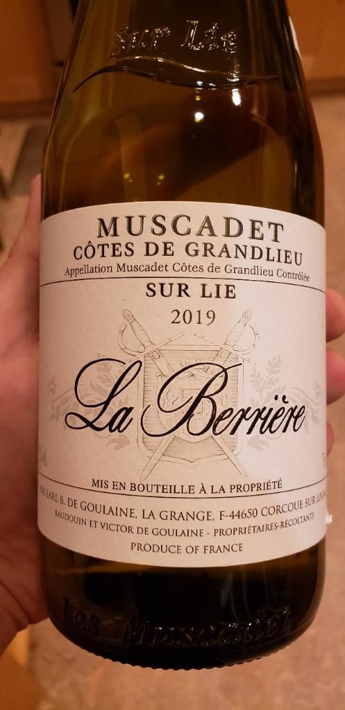 2023 Château La Berriere Muscadet de Sèvre-et-Maine sur lie, France ...