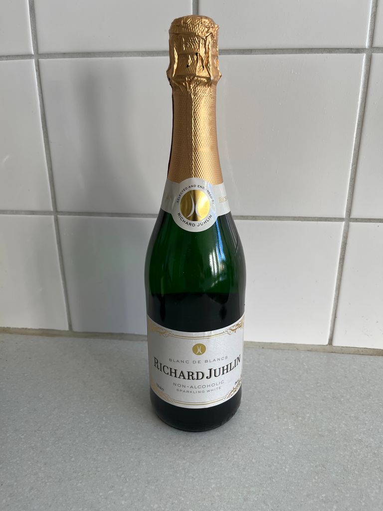 2019 Richard Juhlin Richard Juhlin Blanc de Blancs Non-Alcoholic ...